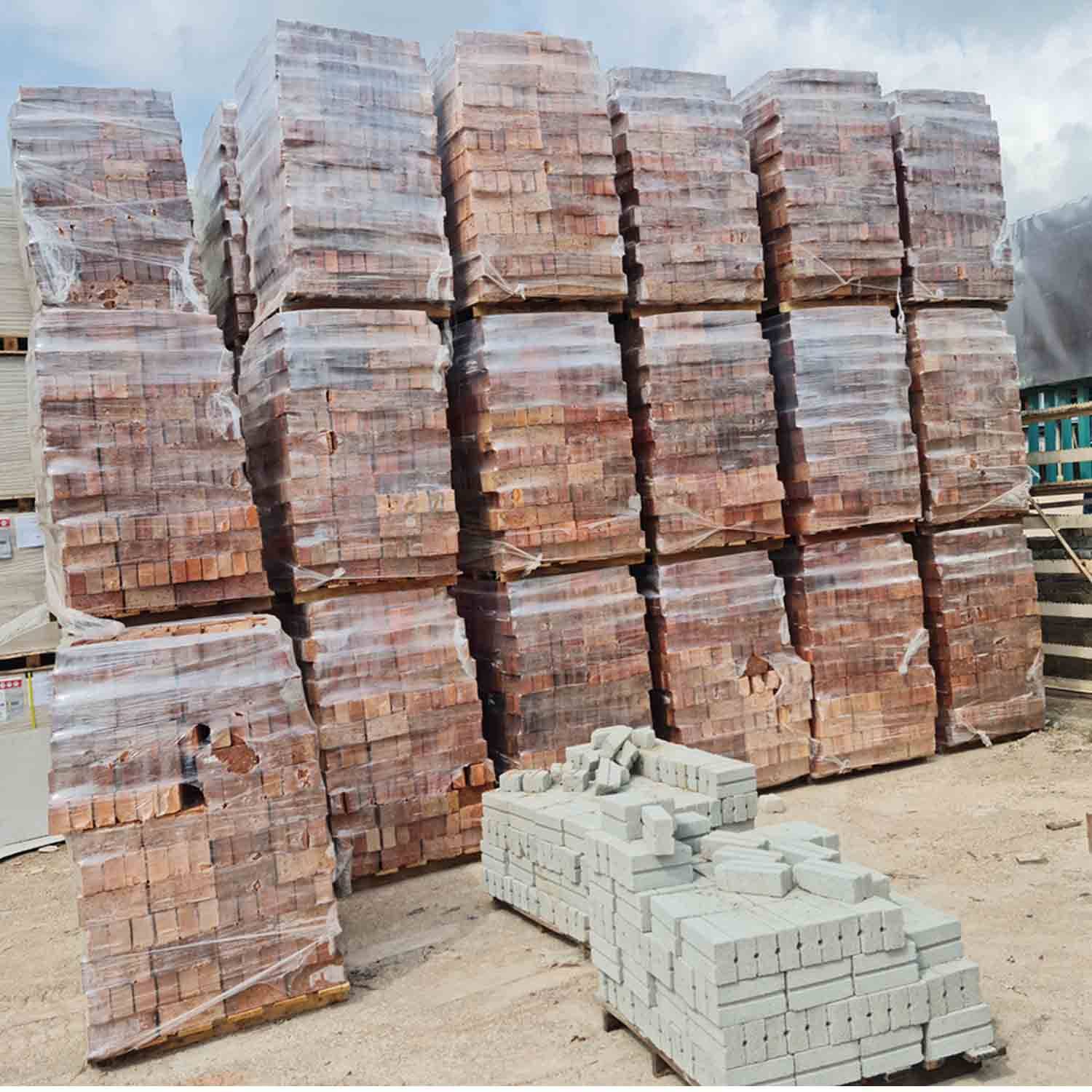 BATA MERAH (650 PCS/PALLET)